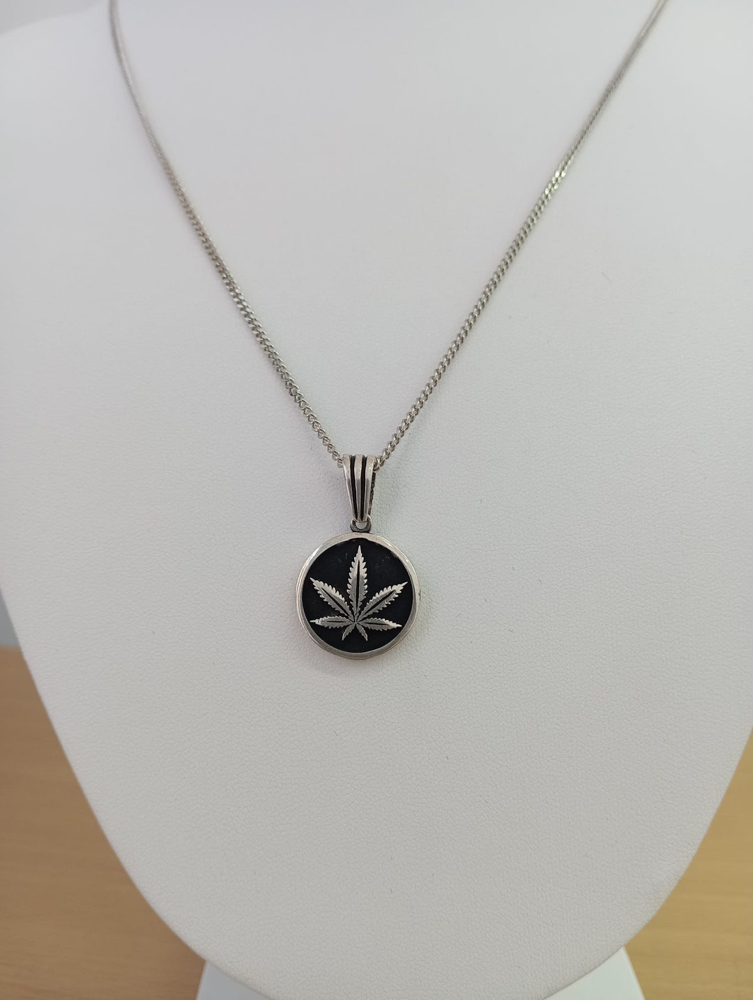 925 Sterling Silver Marijuana Weed Leaf Pendant Necklace Medallion ...