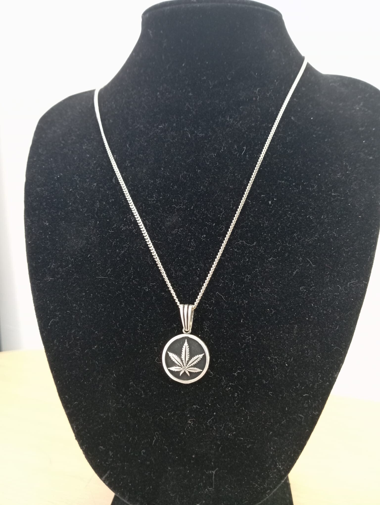 925 Sterling Silver Marijuana Weed Leaf Pendant Necklace Medallion ...