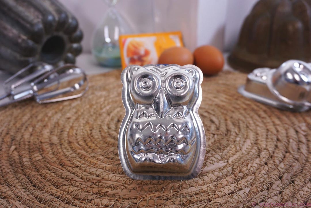 Vintage Owl-shaped Figure Metal Baking Form for Cupcake, Muffins or ...
