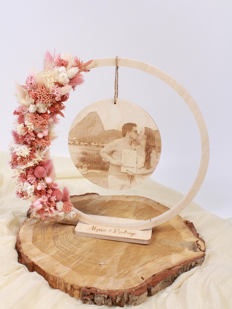 Personalized Wooden Disc With Engraving and Dried Flowers - a Unique ...