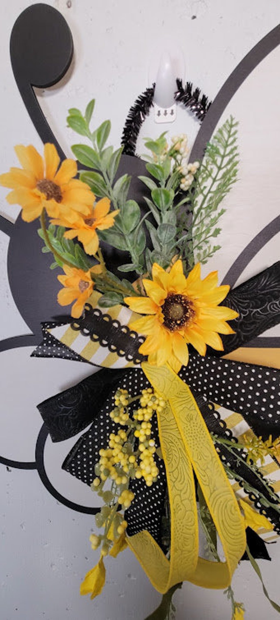 A Bee Door Hanger to Decorate Your Front Door for Spring. - Etsy