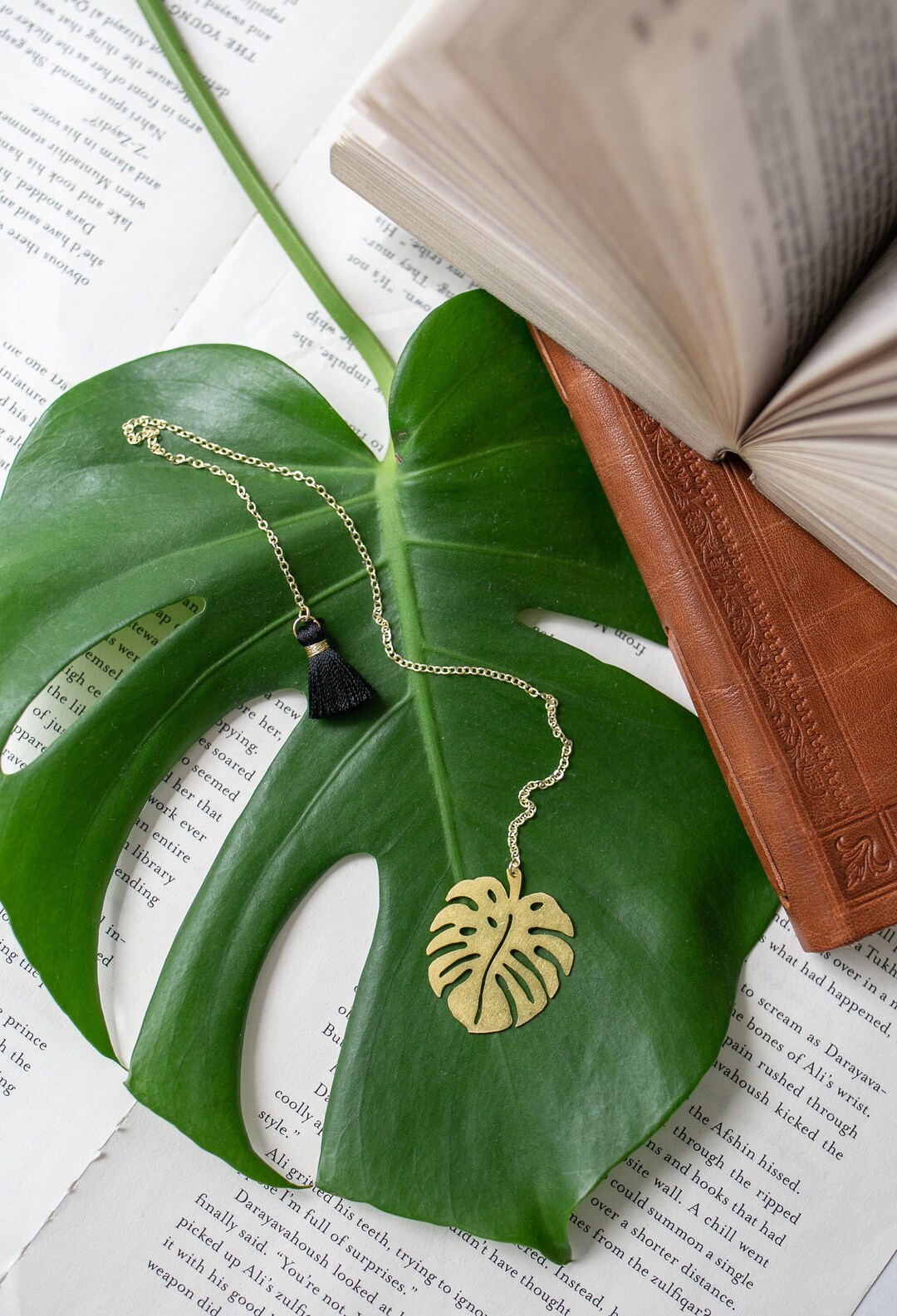 Monstera Leaf Gold Chain Bookmark - Etsy
