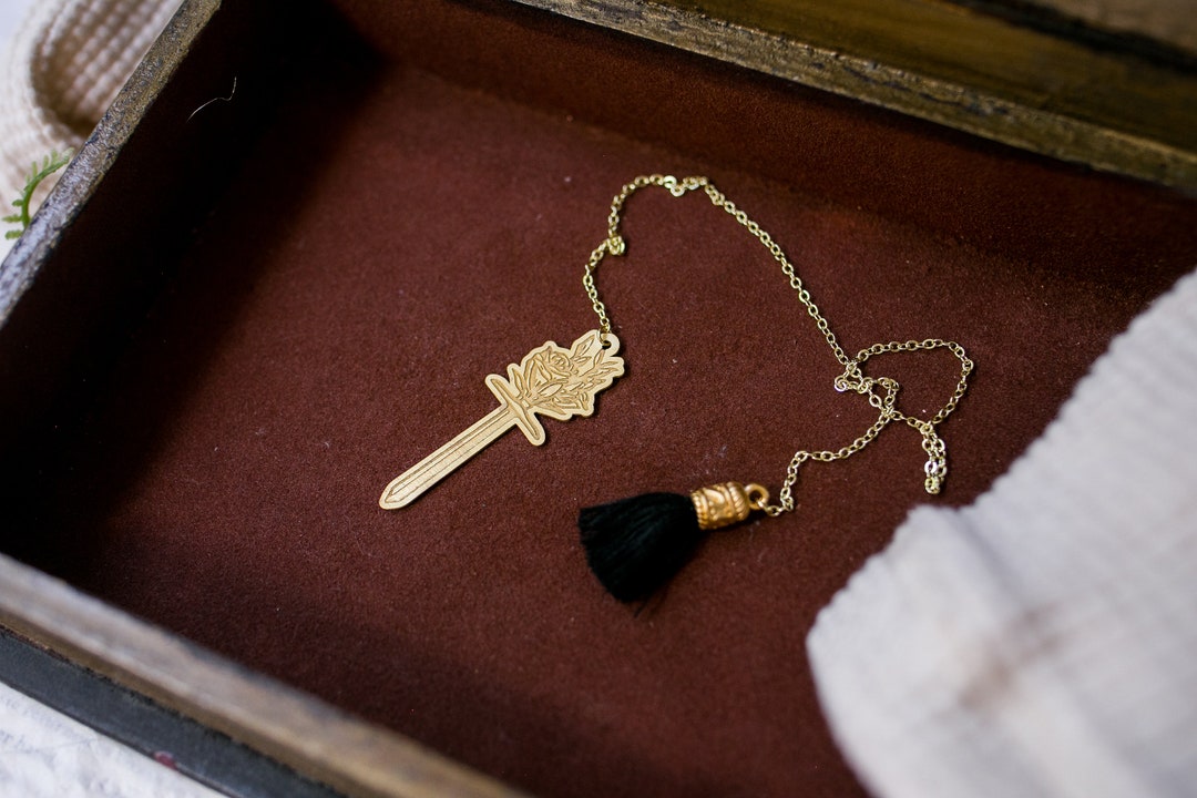 Dagger Charm Gold Chain Bookmark Book Jewelry Unique Bookmark Simple ...