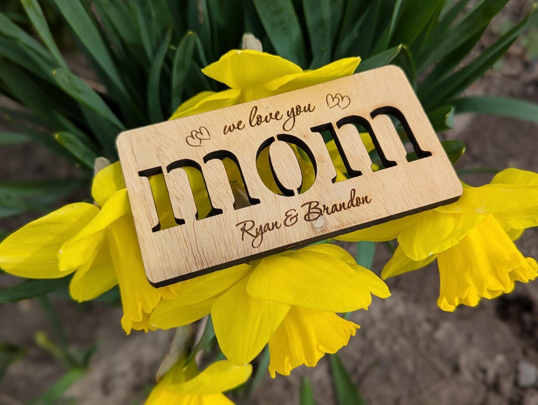 Personalized Wooden Mom Magnet – Custom Engraved Gift From Kids ...