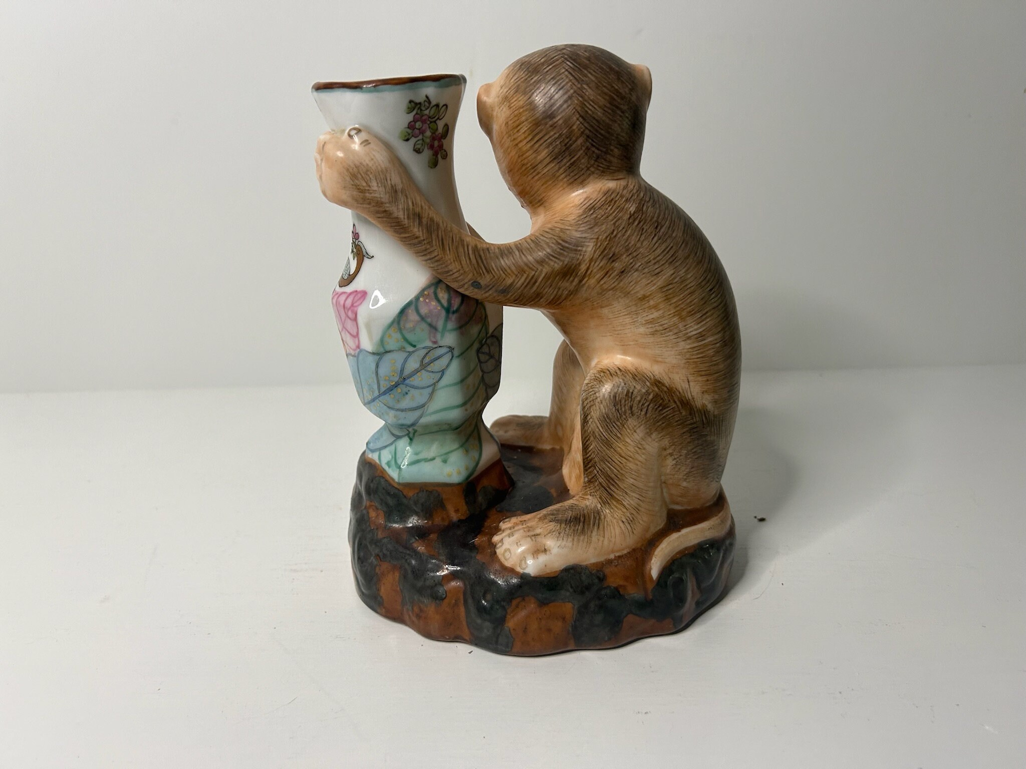 Vintage Chinoiserie Monkey Holding a Tobacco Leaf Vase Figurine - Etsy