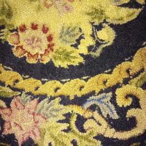 VINTAGE 23 Diameter Round HOOKED RUG, Primitive, Black and Flowers - Etsy