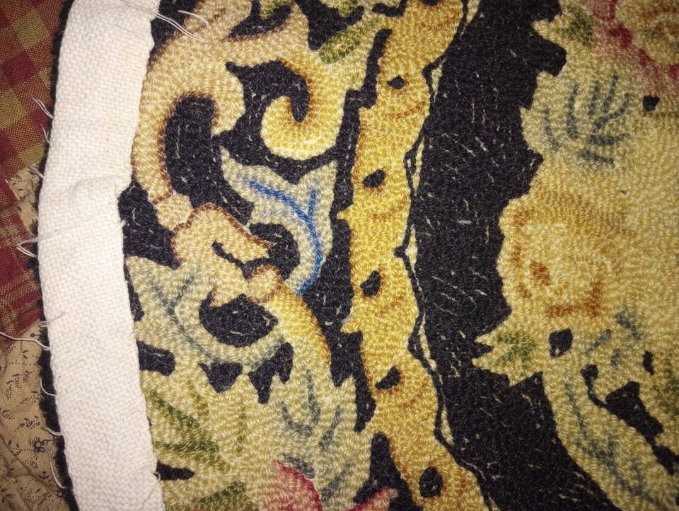 VINTAGE 23 Diameter Round HOOKED RUG, Primitive, Black and Flowers - Etsy