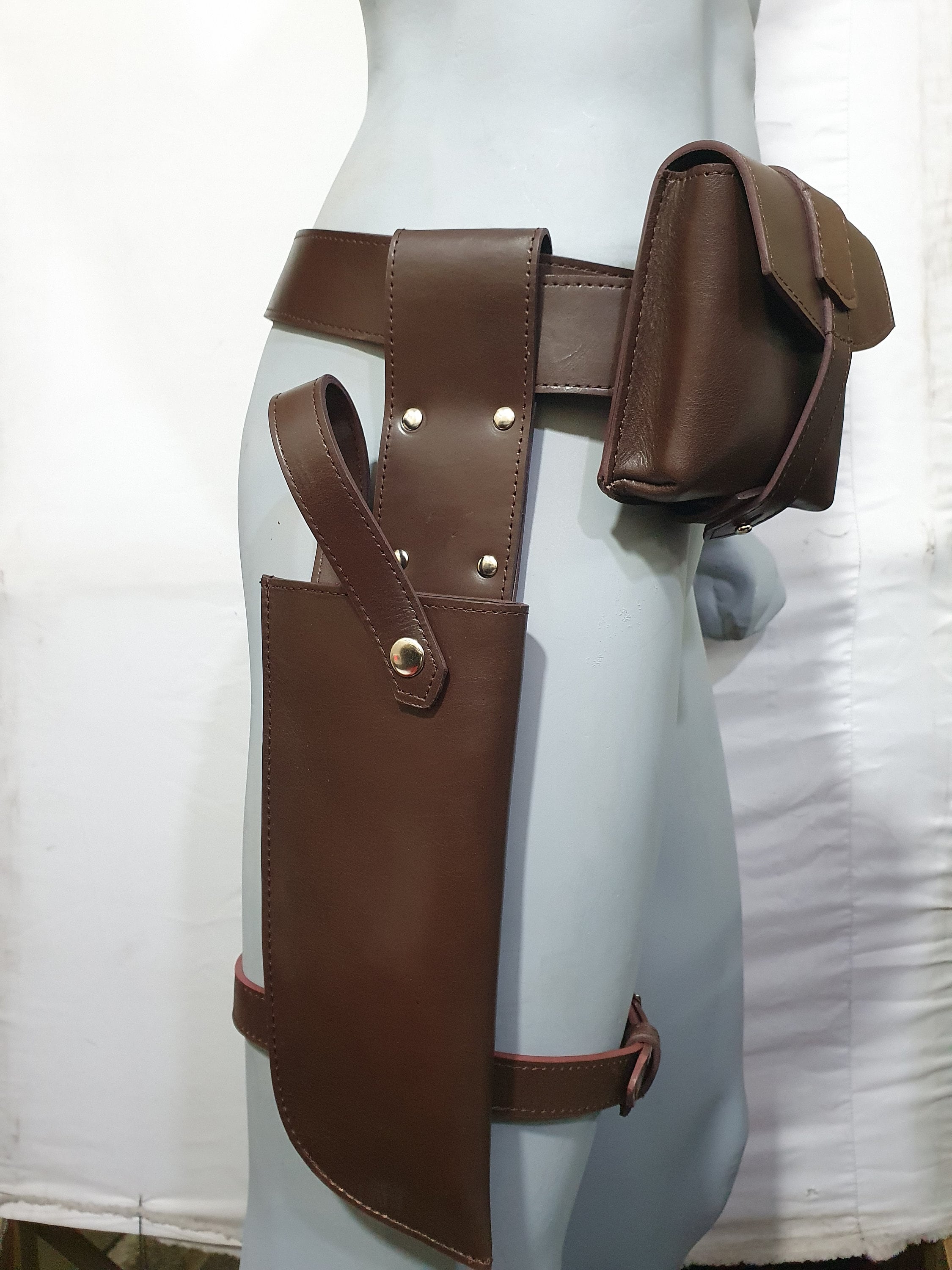 Handmade Leather Mandalorian Cosplay Belt, Holster & Pouches Set - Etsy