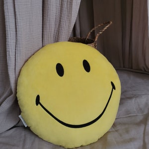 Smile Pillow, Yellow Happy Face, Cute Soft Decor, 90s Vibe, Kids Room ...