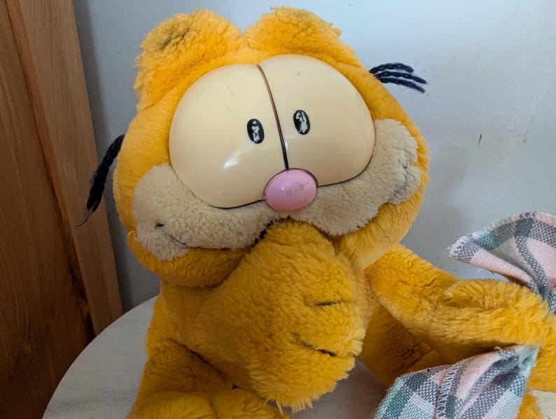 Vintage Garfield the Cat 1978,1981 With a Handkerchief | Cuddle ...
