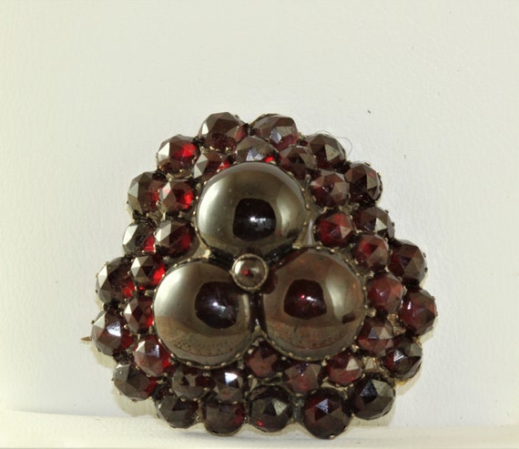 Late Victorian Garnet Cluster Brooch - Gem
