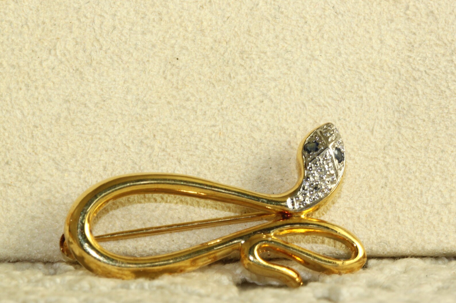 9K Snake Brooch With Sapphire Eyes and Diamond Scales - Etsy