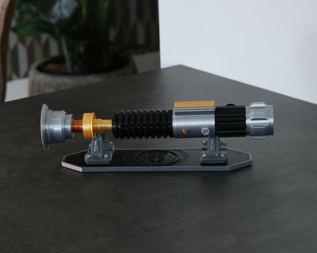Obi-wan Kenobi's Lightsaber Hilt - 'obi-wan Kenobi' Series Inspired ...