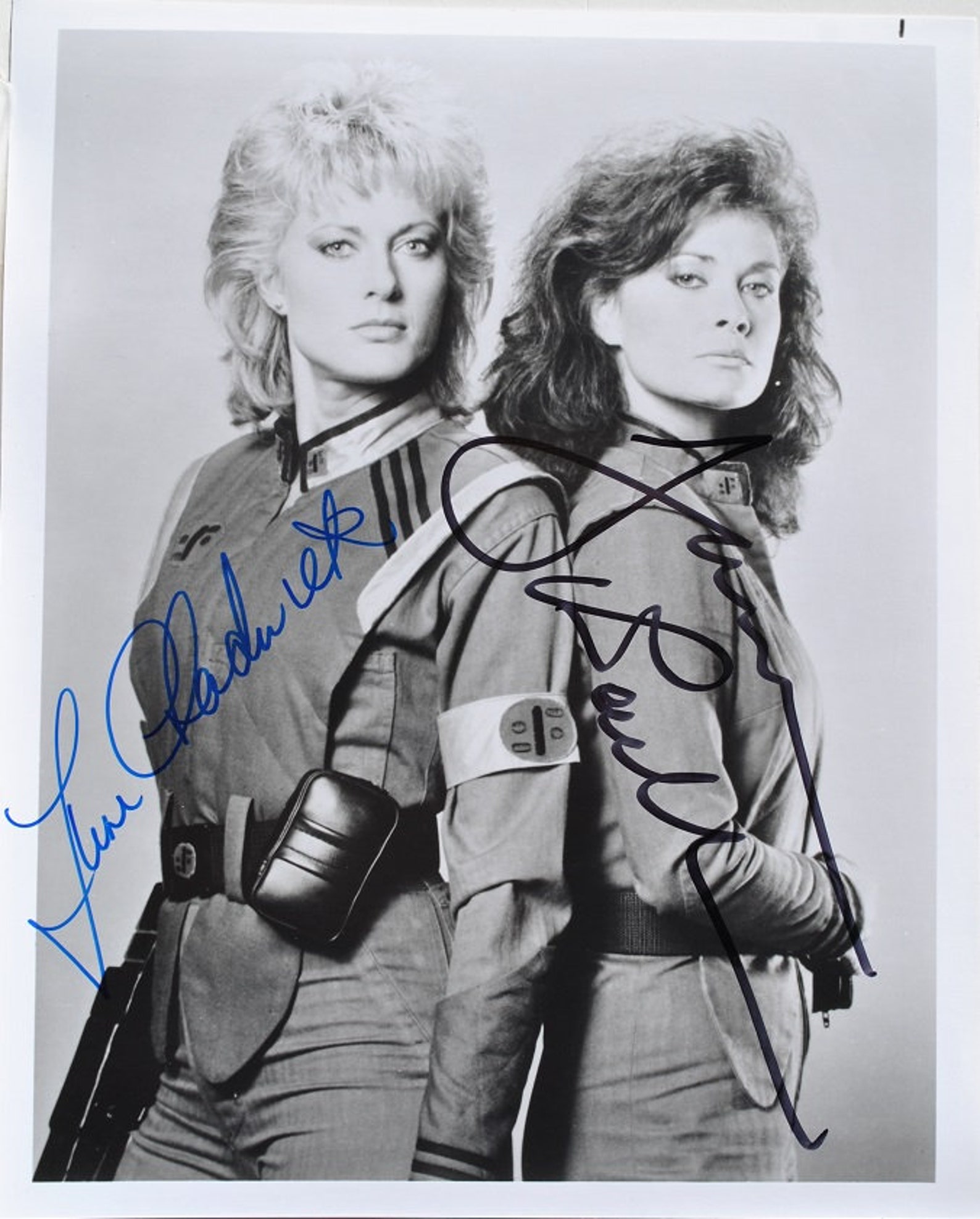 V CAST SIGNED Photos - Jane Chadwick, J. Badler M. Singer, F. Grant ...