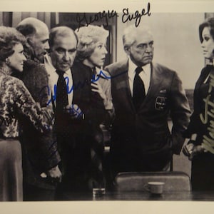 Mary Tyler Moore Autograph - Etsy