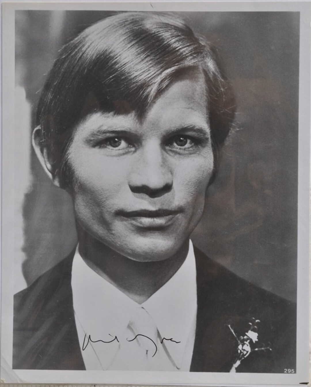 MICHAEL YORK SIGNED Photo - Murder on the Orient Express, Logan's Run W ...