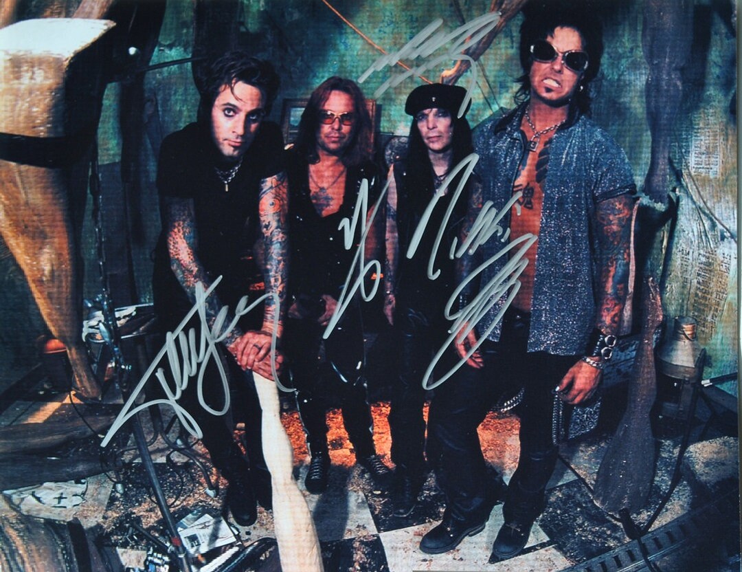 MOTLEY CRUE Signed Photo X4 - Nikki Sixx, Mick Mars, Vince Neil, Tommy ...