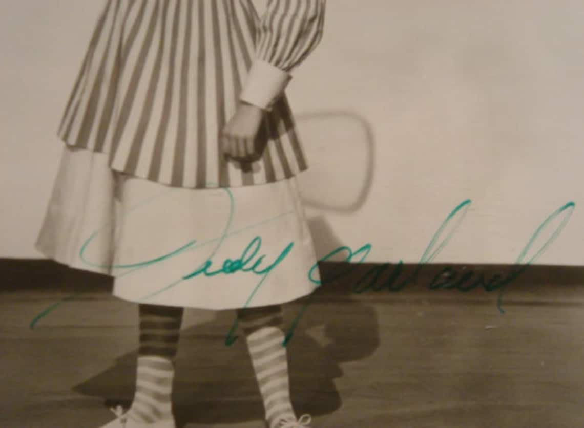 JUDY GARLAND SIGNED Autographed Photo - Wizard of Oz - A Star is Born W ...