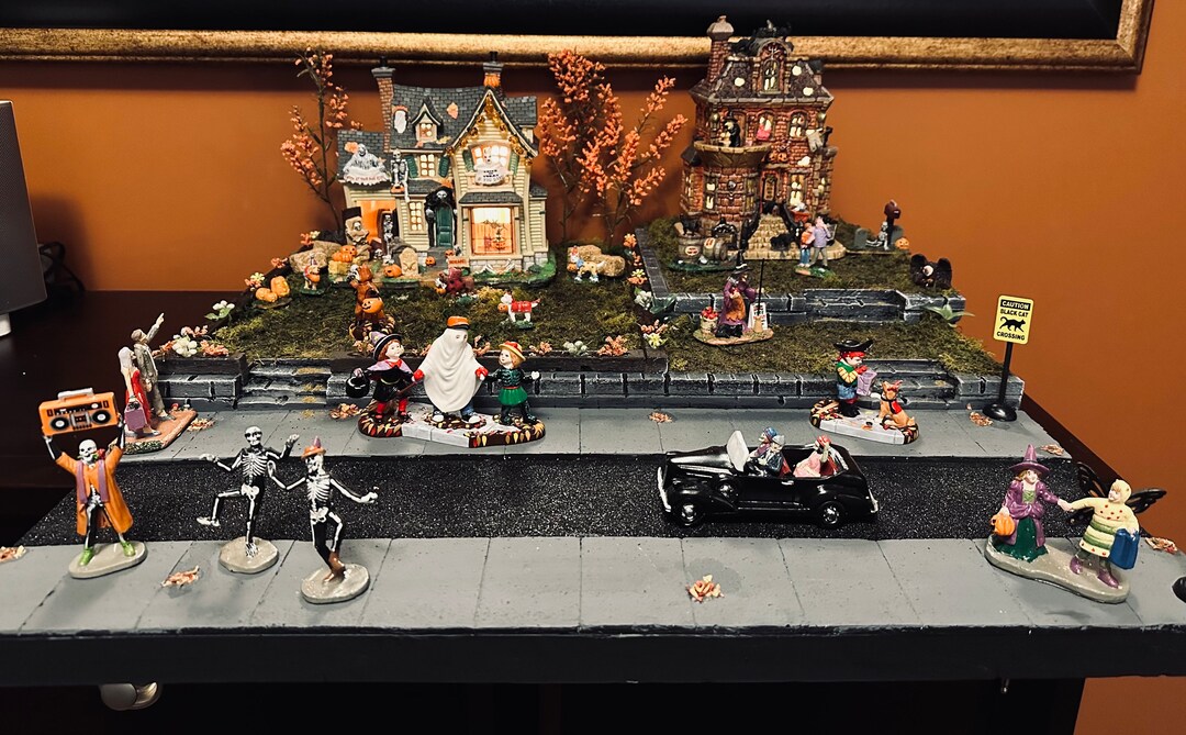 Halloween Village Display Platform - Lemax Spooky Town / Department 56 ...