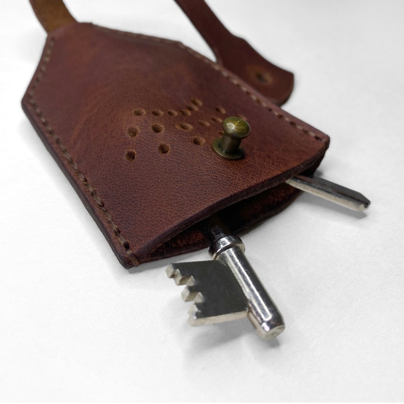 Minimalist Key Holder / Organiser, Vegetable Tanned Crazy Horse Style ...