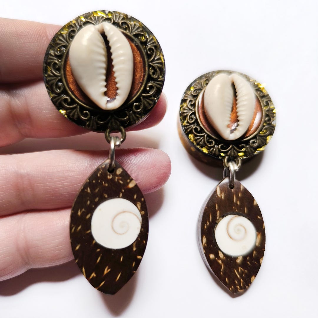 30mm Coconut Wood Shell Ear Plugs – Ethnic Gauges, Pair - Etsy