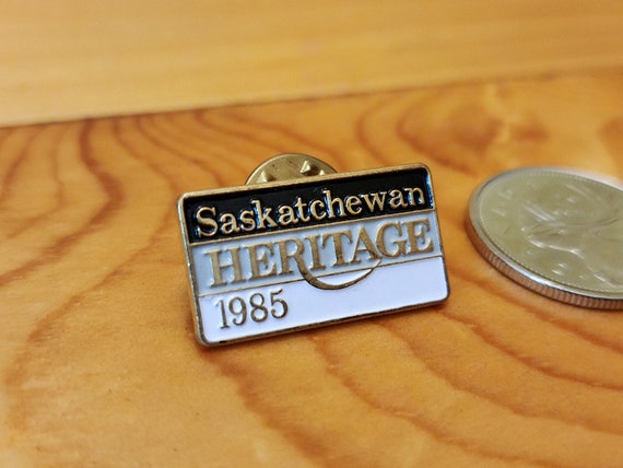 Saskatchewan Heritage 1985 - Beautiful Vintage SK Pin… - Gem