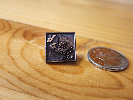 Tank 1988 Pin - Beautiful Vintage Brooch Pin Unique R… - Gem