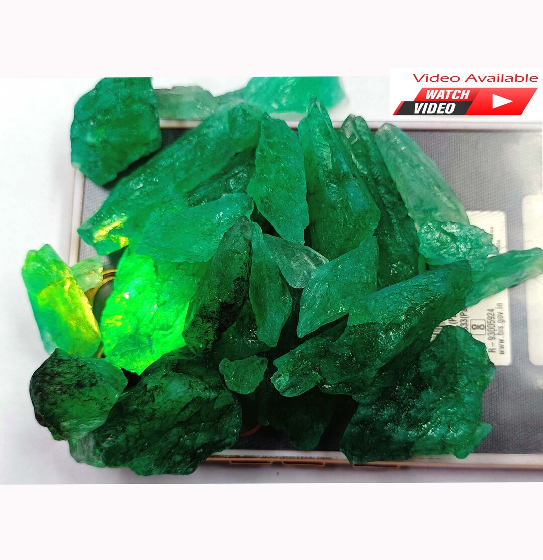 Emerald Hurry up Now 1000 Carat Green Emerald LOT Rare Collection Rough ...