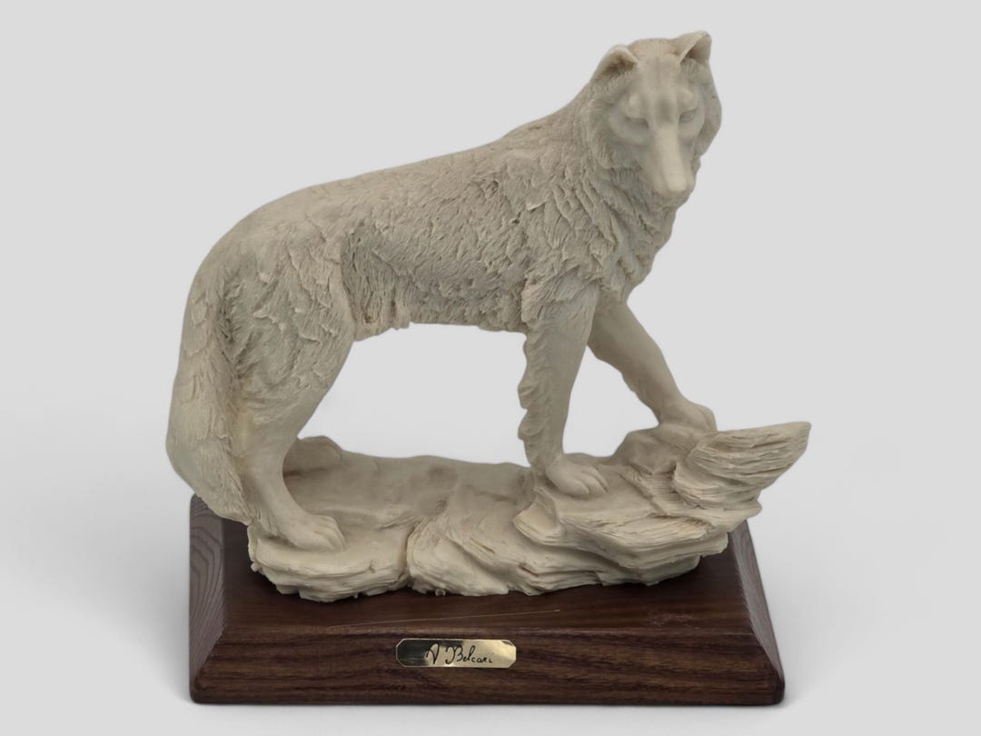 Auro Belcari Bisque Wolf Sculpture - A True Masterpiece by a Renowned ...