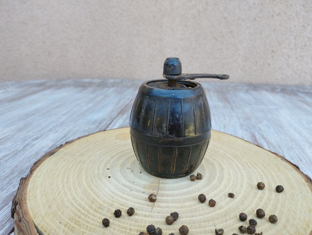 Vintage Pepper Grinder, Bakelite Grinder, Pepper Grinder Mill, Hand ...