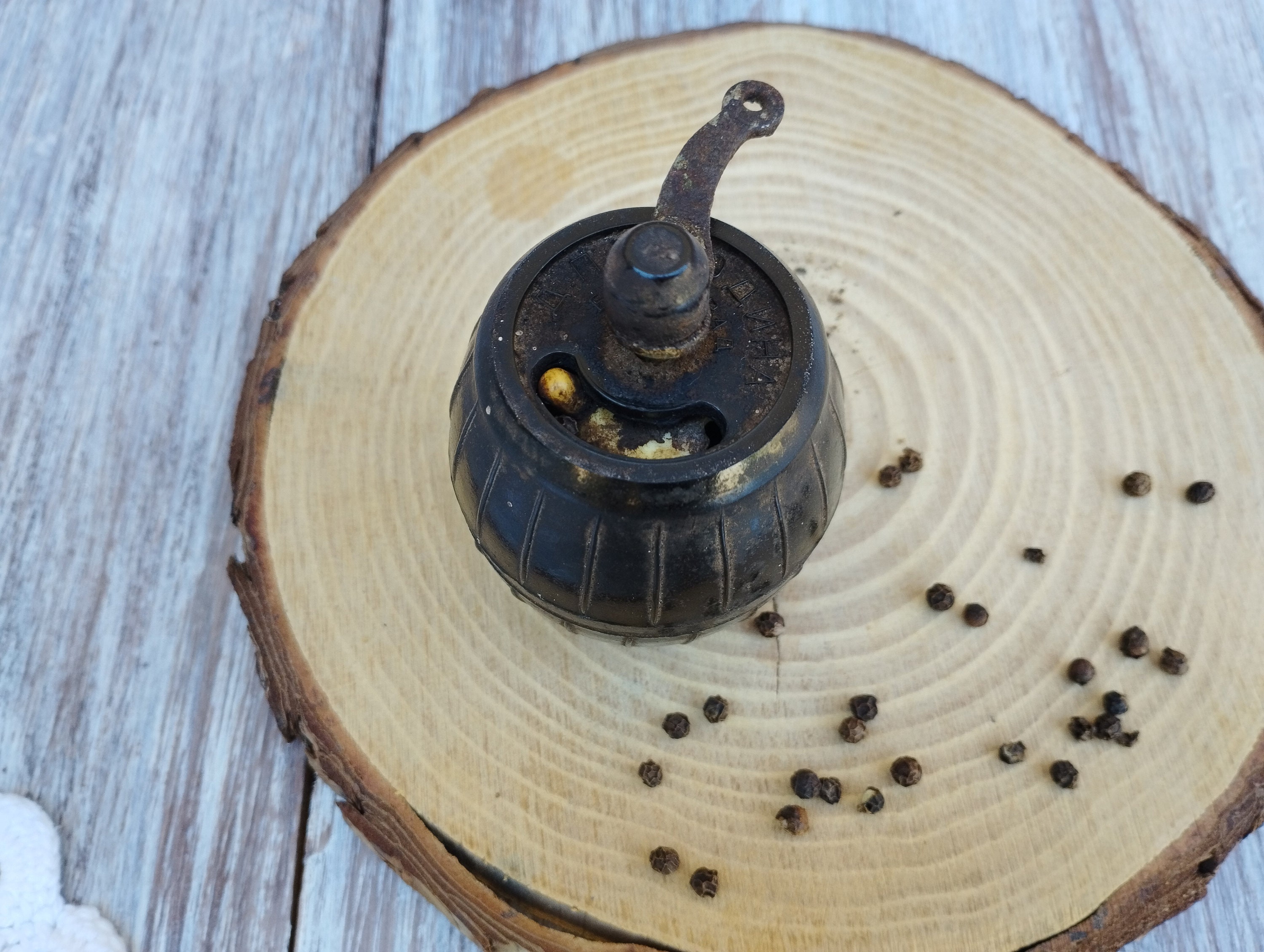 Vintage Pepper Grinder, Bakelite Grinder, Pepper Grinder Mill, Hand ...