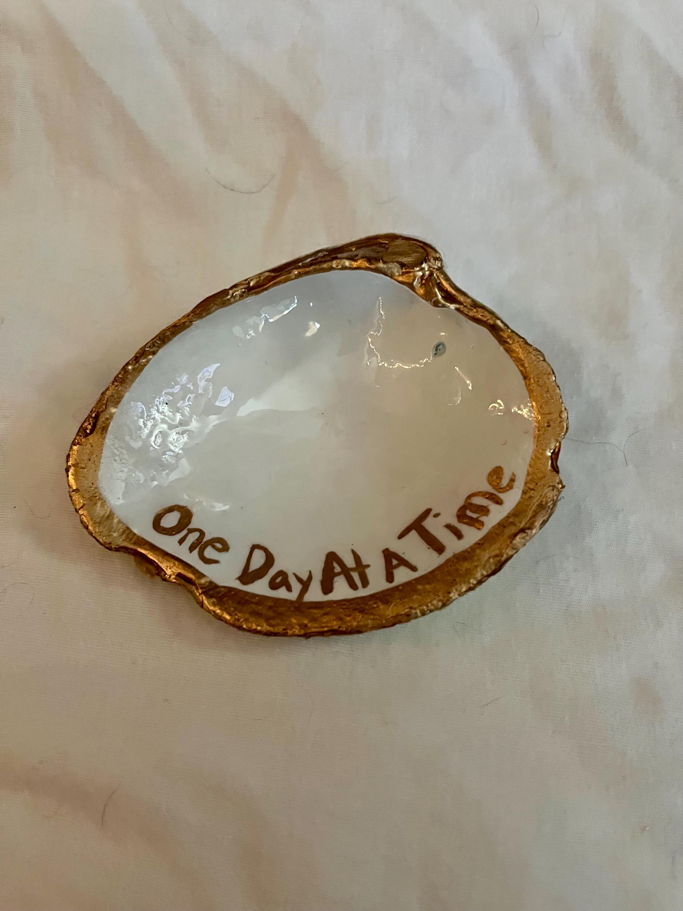Bee Decoupage Clam Shell: Gold Trim Trinket Dish, Shell Art - Etsy