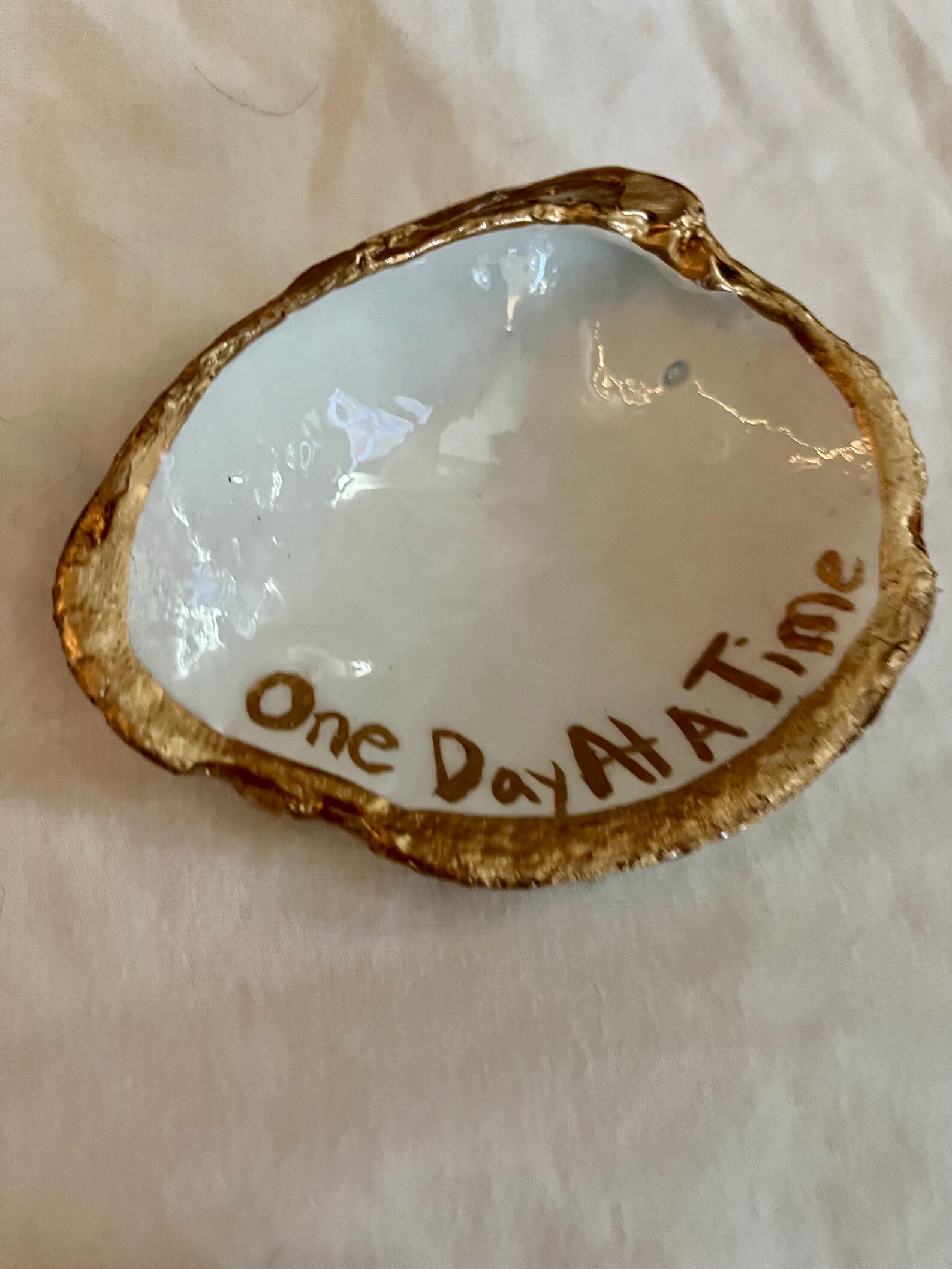 Bee Decoupage Clam Shell: Gold Trim Trinket Dish, Shell Art - Etsy
