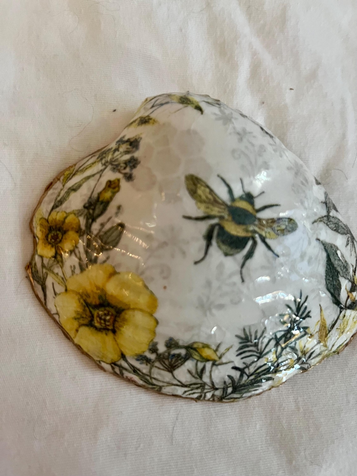 Bee Decoupage Clam Shell: Gold Trim Trinket Dish, Shell Art - Etsy