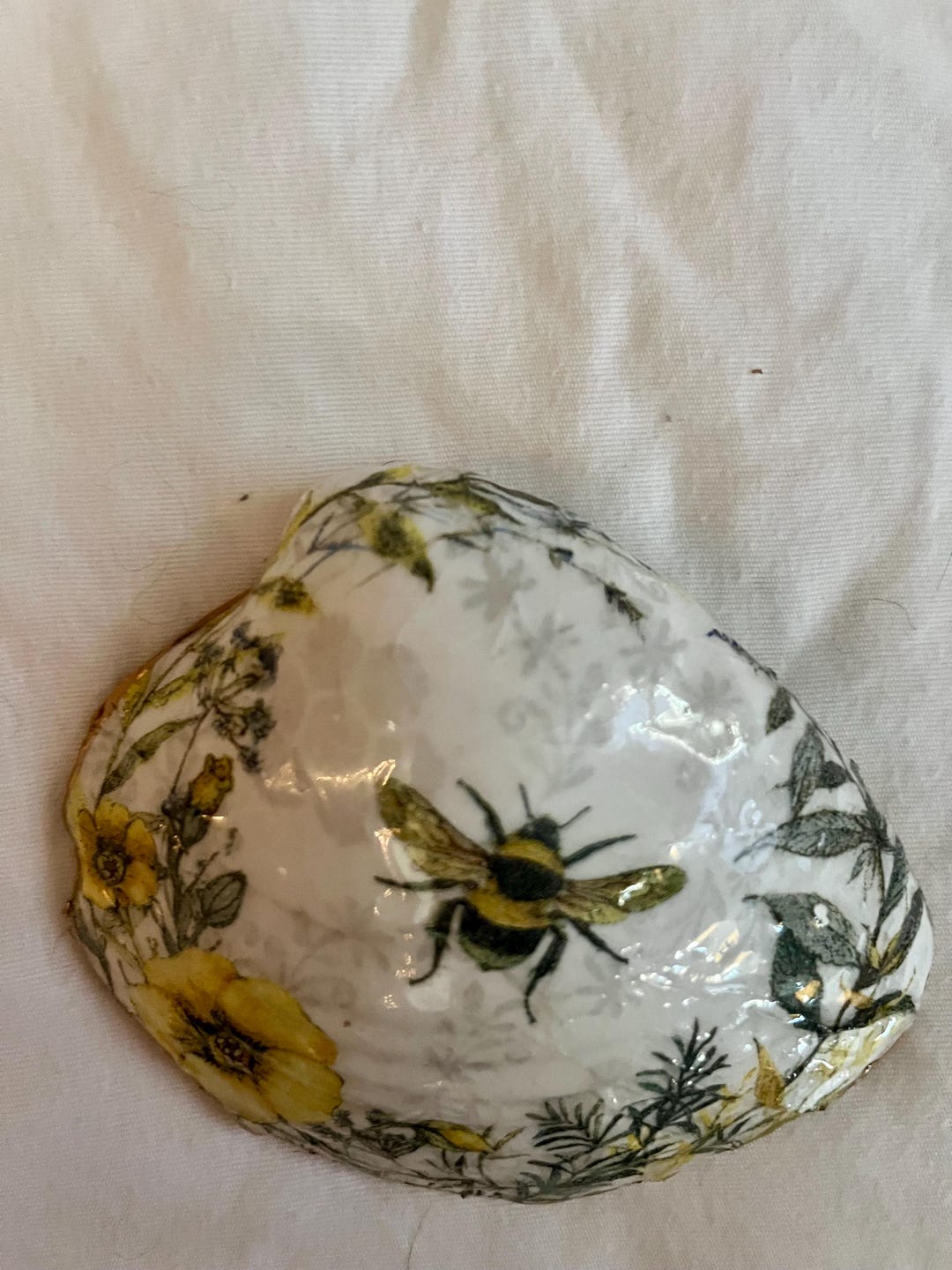 Bee Decoupage Clam Shell: Gold Trim Trinket Dish, Shell Art - Etsy