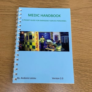 Medic Handbook - Essential Pocket Sized Guide for Paramedics, Ambulance ...