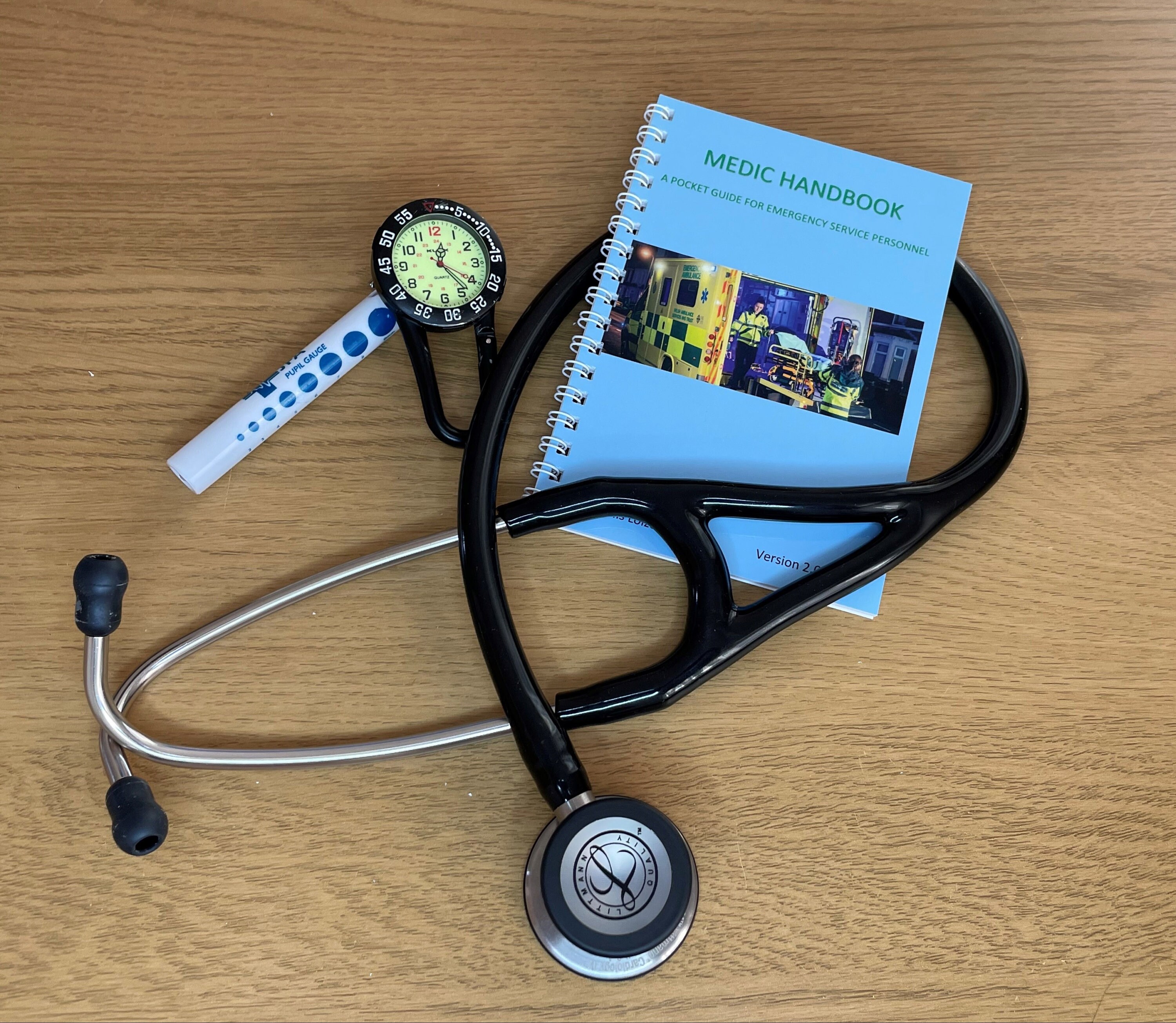 Medic Handbook - Essential Pocket Sized Guide for Paramedics, Ambulance ...