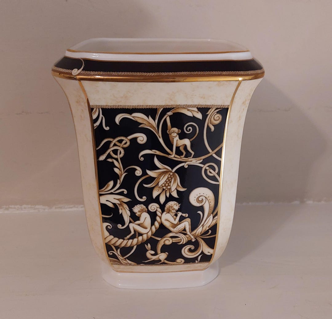 Vintage Wedgwood Cornucopia Square Vase - Etsy