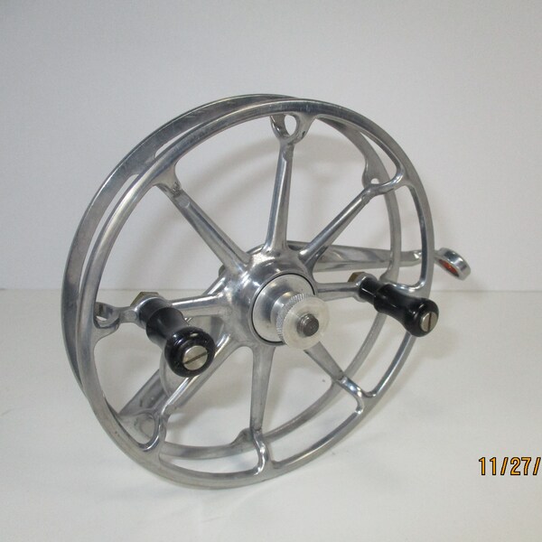 Vintage Fishing Reel - Etsy