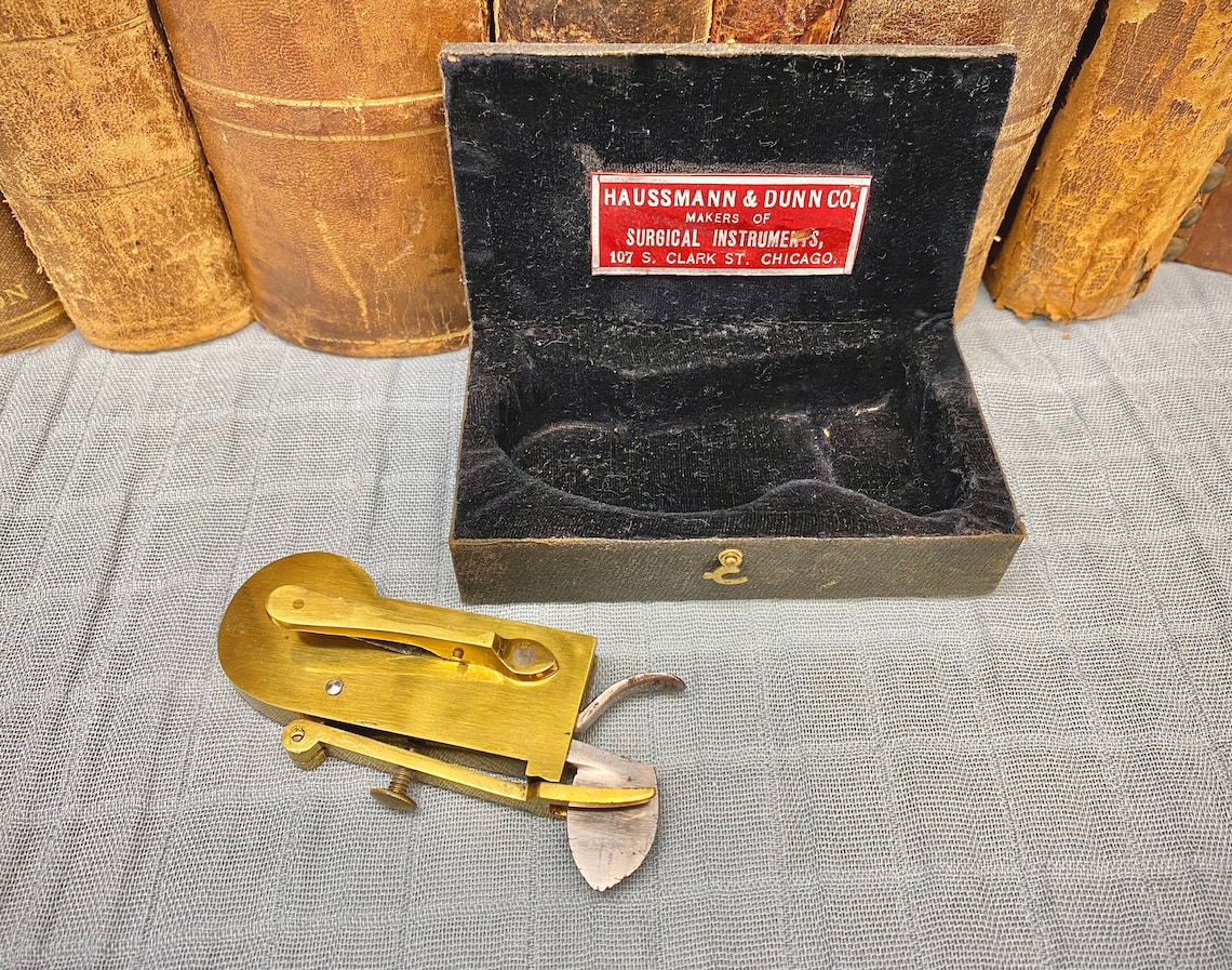 Large Veterinary Spring Lancet W/ Depth Gauge and Original Case ...