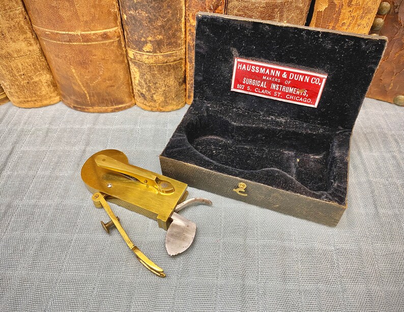 Large Veterinary Spring Lancet W/ Depth Gauge and Original Case ...