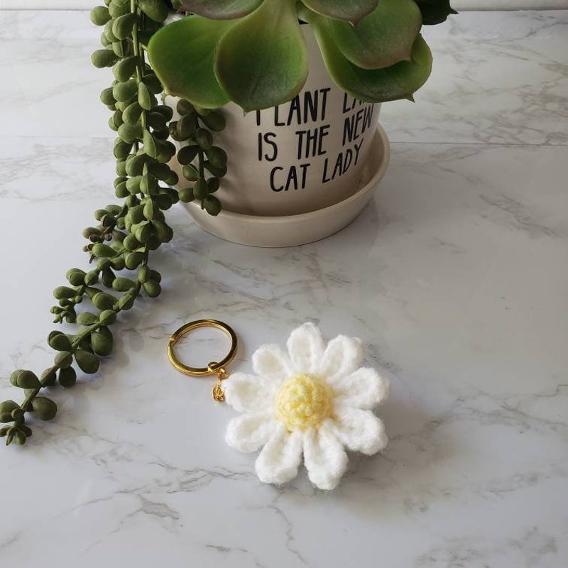 Daisy Keychain - Etsy