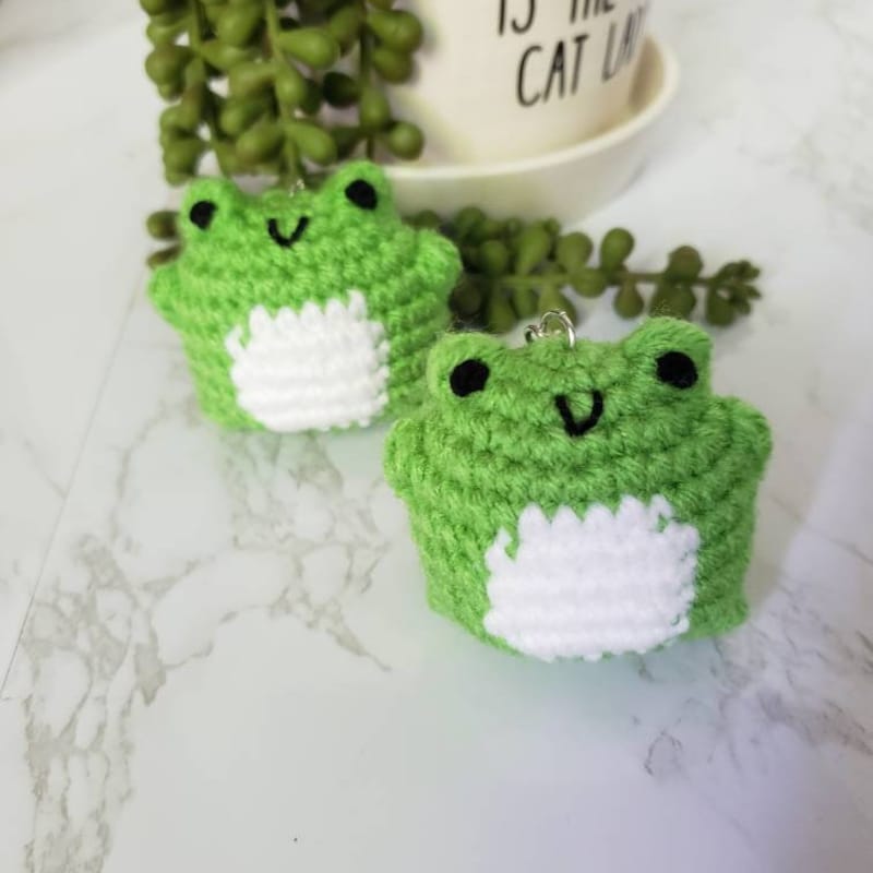 Crochet Frog Keychain - Etsy