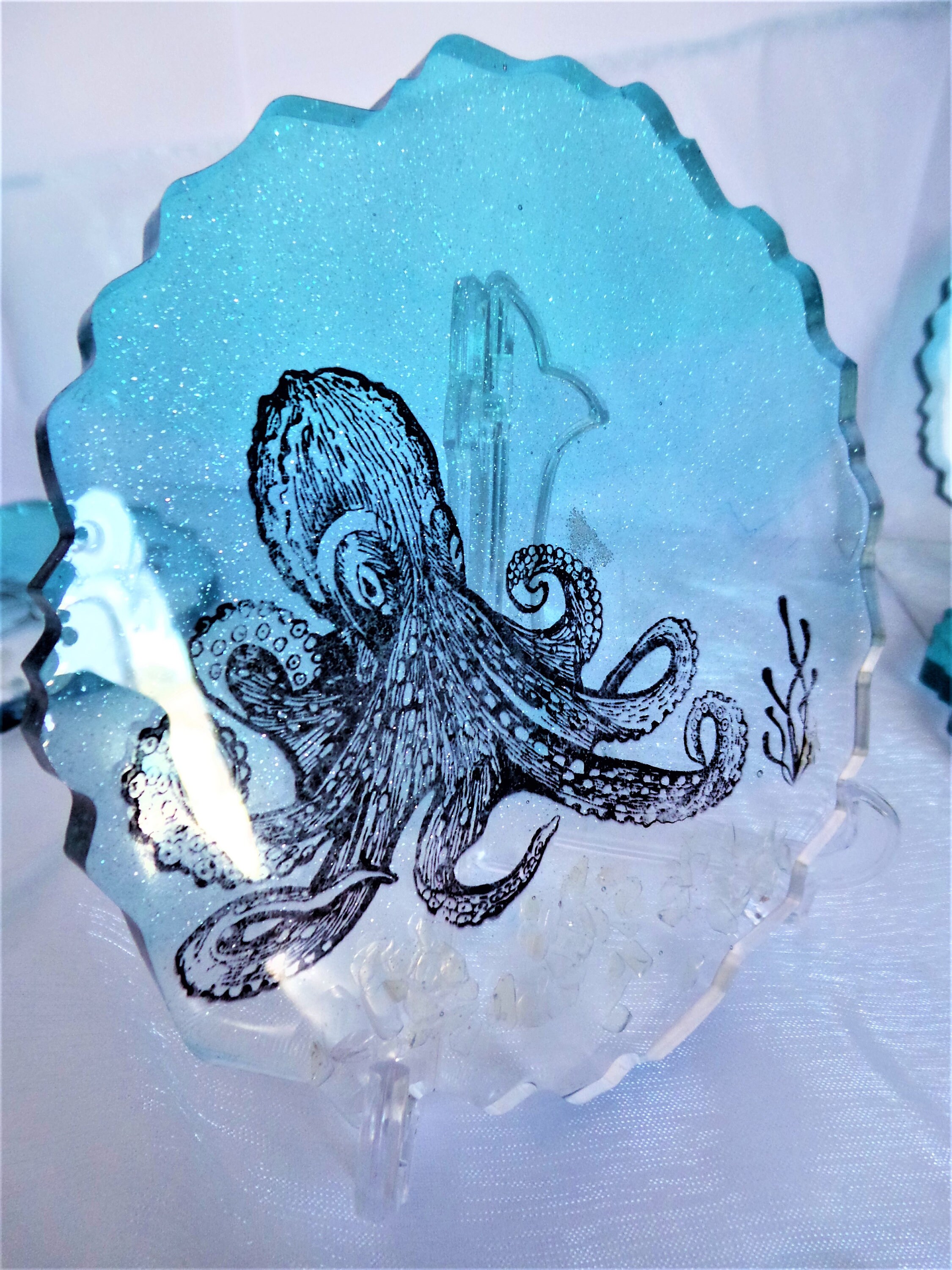 Ocean Sea Creatures Geode Shaped Shimmery Transparent Resin Coaster Set ...