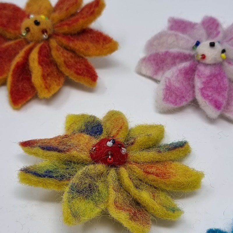 Felt Flower Brooch - Etsy