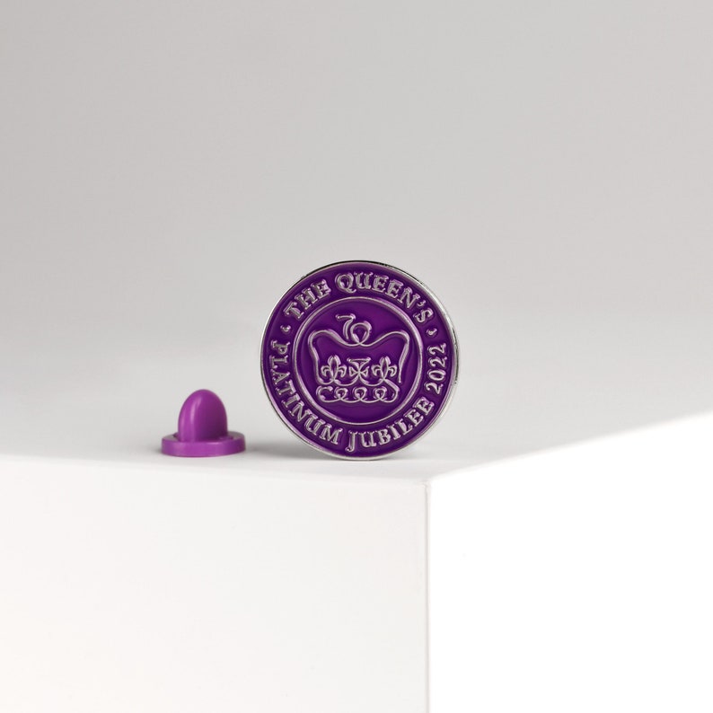 Queen's Platinum Jubilee Pin Badge - Etsy