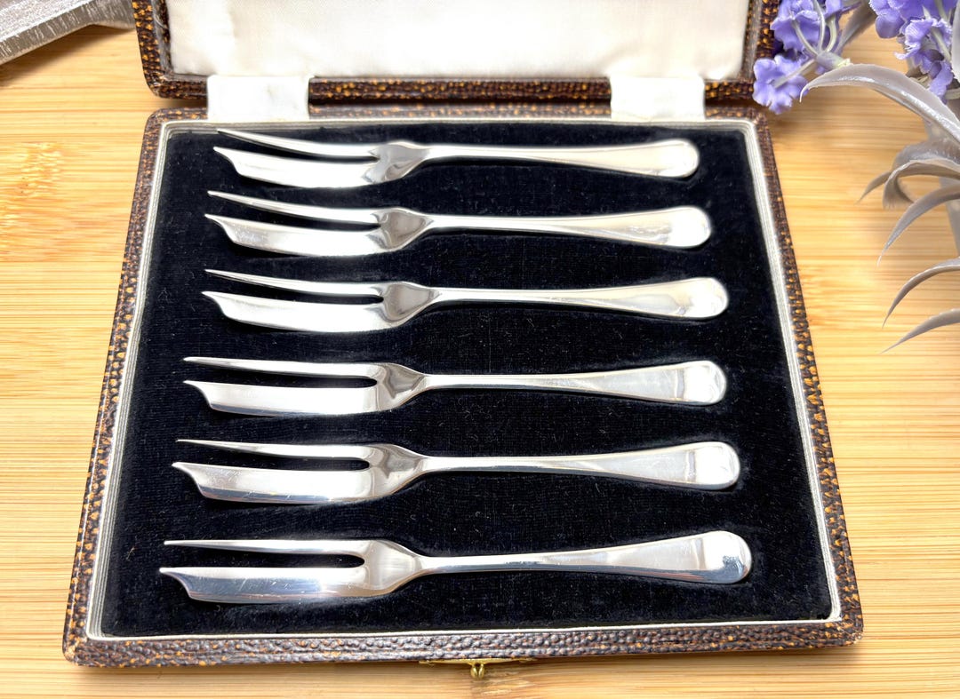 Cased Set of 6 Vintage Walker and Hall Silver Plated Cake Forks, Pastry ...