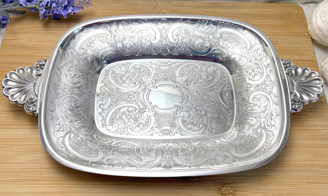 Walker & Hall Silver Plated Bread or Fruit Basket, Shell Handle Design ...