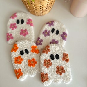 Daisy Ghost Mug Rug, Halloween Punch Needle Coaster, Daisy Ghostie ...