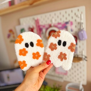 Daisy Ghost Mug Rug, Halloween Punch Needle Coaster, Daisy Ghostie ...